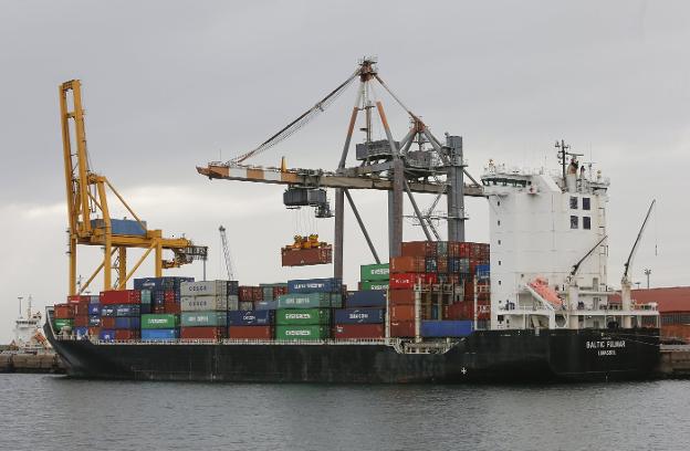 «Cosco busca potenciar las cargas en Gijón», asegura el director de ...