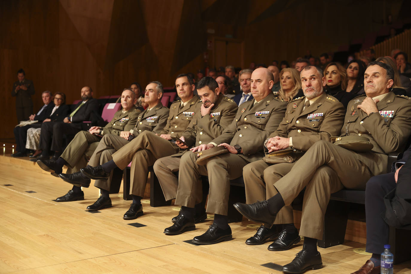 Fotos: Entrega de la Medalla de Oro al Regimiento «Príncipe» número 3 ...