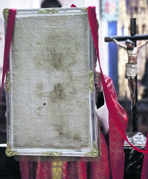 El Sudario de Oviedo «es auténtico» | El Comercio