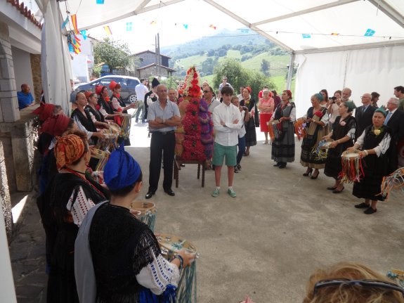 Boquerizo entona las vetustas coplas del ramo | El Comercio